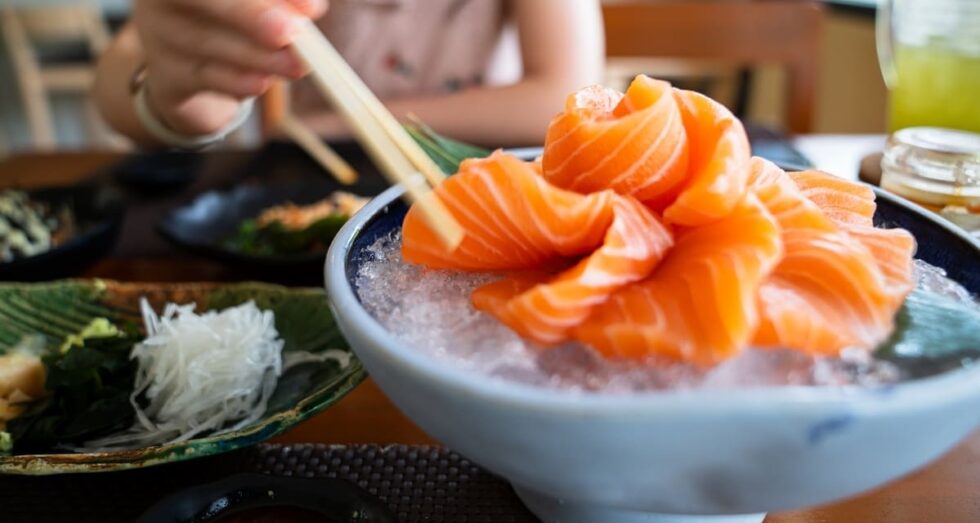 The trend of using crushed ice to serve sushi | ICE FOR LIFE